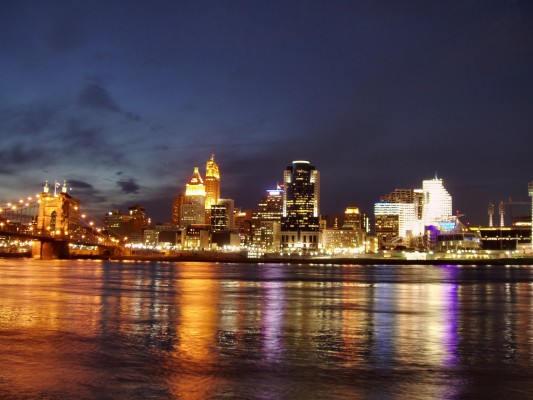 Cincinnati Oh Skyline At Night - 2560x1920 Wallpaper - teahub.io