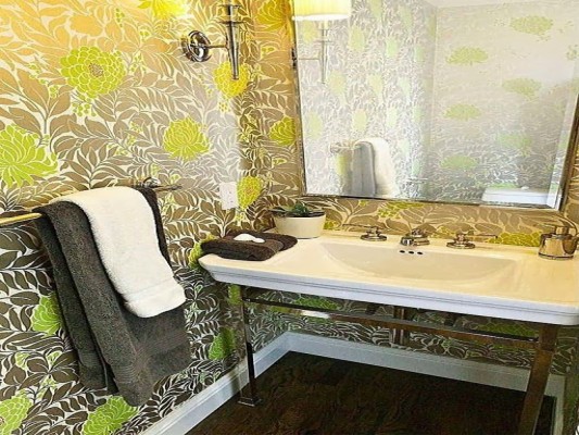 Geometric Wallpaper In Bathroom - Bathroom - 3840x5760 Wallpaper ...