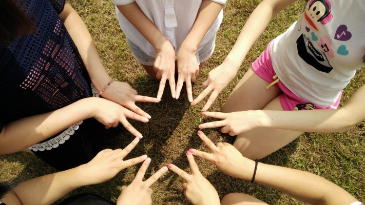 School Friends Images Hd - 1600x1200 Wallpaper - teahub.io