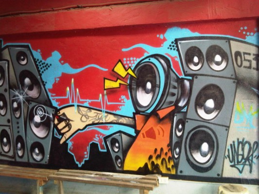 Gravity Tembok - 888x640 Wallpaper - teahub.io