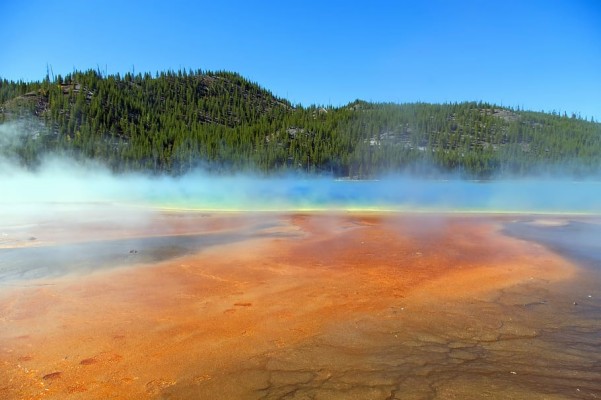 Yellowstone Rainbow Hot Springs - 1600x1200 Wallpaper - teahub.io