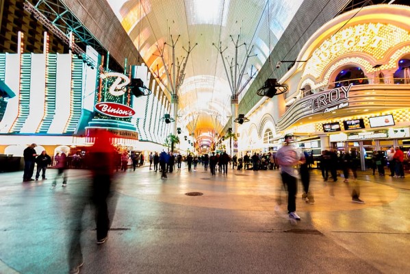 Fremont Shuffle, People Inside Building, Crowd, Interior, - 910x607 ...
