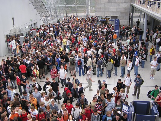 Introvert In Crowd Meme - 2048x1536 Wallpaper - teahub.io