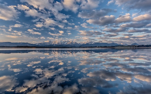 Reflection Of Cloud In Lake - 2560x1600 Wallpaper - teahub.io
