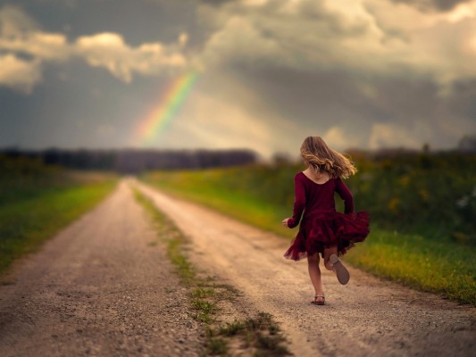 Girl Running To Rainbow - 1600x1200 Wallpaper - teahub.io