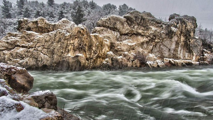 Avikalp Awi5957 Rainy Day Over The Whirling River Nature - Outcrop ...