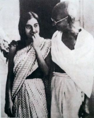 Mahatma Gandhi Walking With Indira Nehru , Daughter - Mahatma Gandhi ...