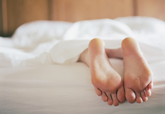 Feet Hanging Off Building - 3840x2160 Wallpaper - teahub.io