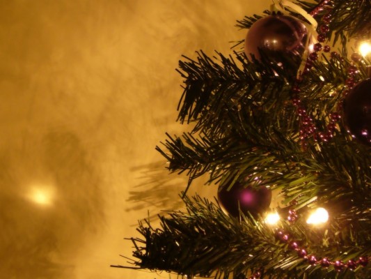 Christmas Tree Free Powerpoint Background - Background Christmas ...