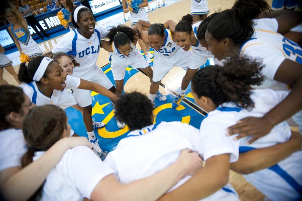 Basketball Teams Working Together - 2000x1331 Wallpaper - teahub.io