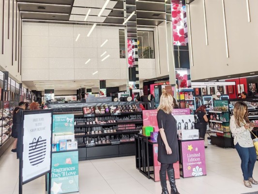 Sephora Store - 1600x900 Wallpaper - teahub.io