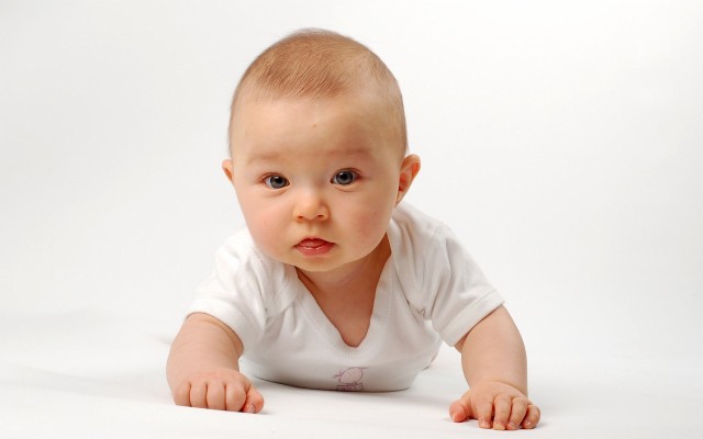 Very Small Kid Nice Wallpapers And Backgrounds - Crawling Baby Good ...