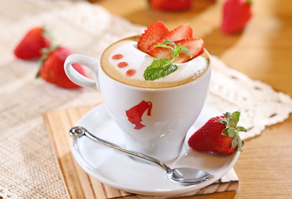 Coffee And Strawberry - 2430x1660 Wallpaper - teahub.io