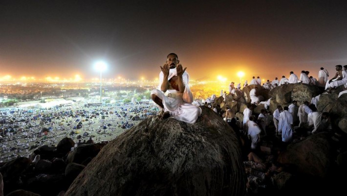 A Muslim Pilgrim Prays At Mount Arafat - Beautiful Quotes From Sultan ...