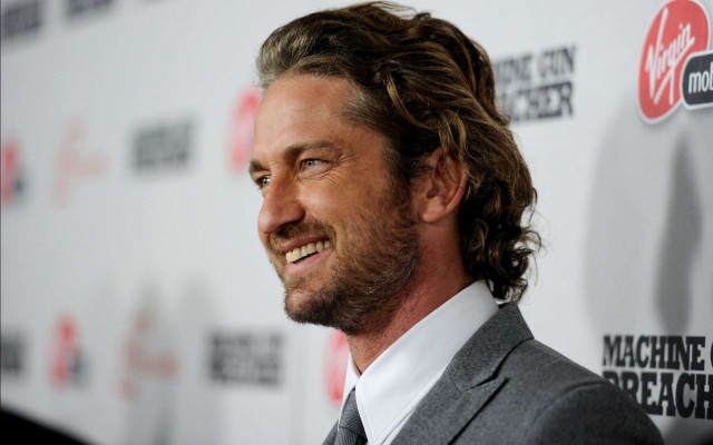 Clive Owen Gerard Butler - 640x960 Wallpaper - teahub.io