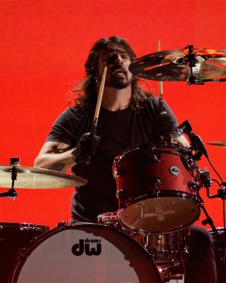 Dave Grohl Drum Stick - 2560x1440 Wallpaper - teahub.io