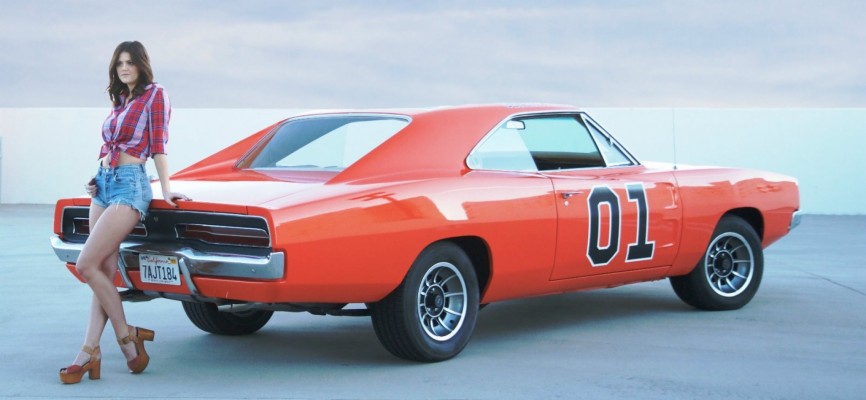 General Lee Daisy Duke 2436x1125 Wallpaper