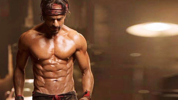 Shahrukh Khan Six Pack Hd Wallpaper - Srk Happy New Year Hd - 1080x729 ...