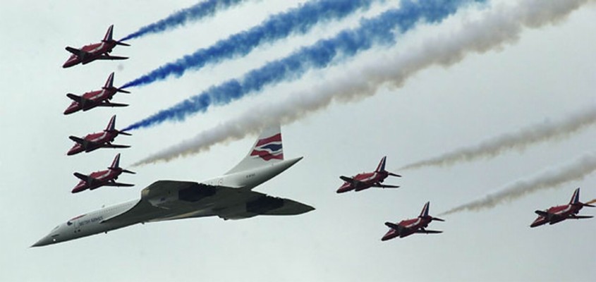 Download Concorde Parade Flight With The Red Arrows At The Queen’s - Ba ...