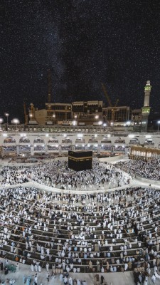People Praying Facing Mecca - 3123x5552 Wallpaper - teahub.io