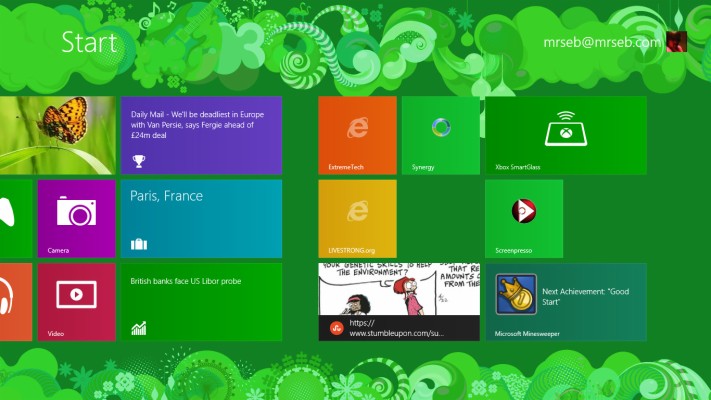 Windows 8 Rtm, Green Start Screen, Showing New Desktop - Windows 8 ...