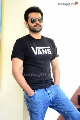 Ram Pothineni Photos - Ram Pothineni Six Pack - 850x850 Wallpaper ...