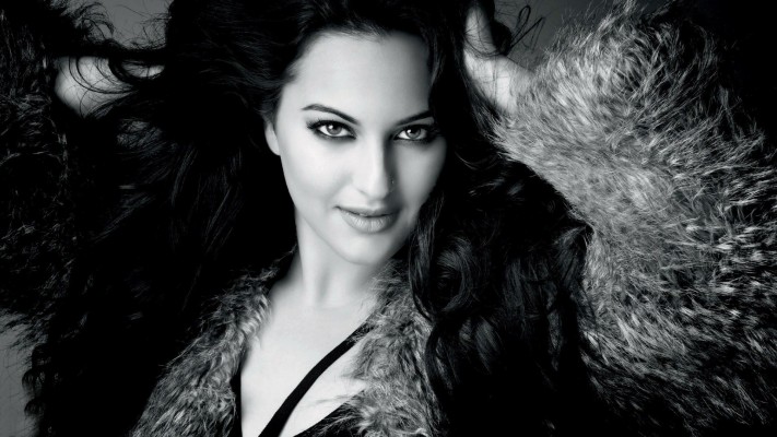 Sonakshi Sinha Hot And Sexy - 580x866 Wallpaper - teahub.io
