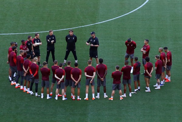 Team Meeting Sports - 1024x683 Wallpaper - teahub.io