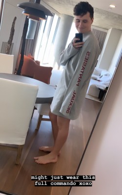 Dan Howell Wallpaper - Dan Howell Imagines - 768x768 Wallpaper - teahub.io