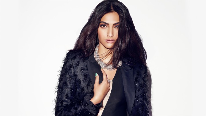 Sonam Kapoor Hot Photos - Sonam Kapoor Back Side - 700x1126 Wallpaper ... Sonam Kapoor Hot Photos - Sonam Kapoor Back Side - 700x1126 Wallpaper ...