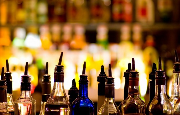 Hd Wallpaper Alcohol Black Background - 2560x1440 Wallpaper - teahub.io