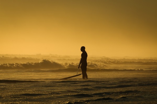 Man In Sea Shore - 3000x2000 Wallpaper - teahub.io