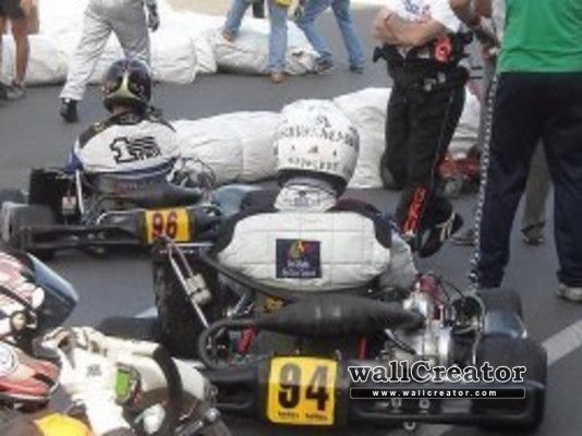 F1 Pit Stop Mechanic - 2560x1600 Wallpaper - teahub.io