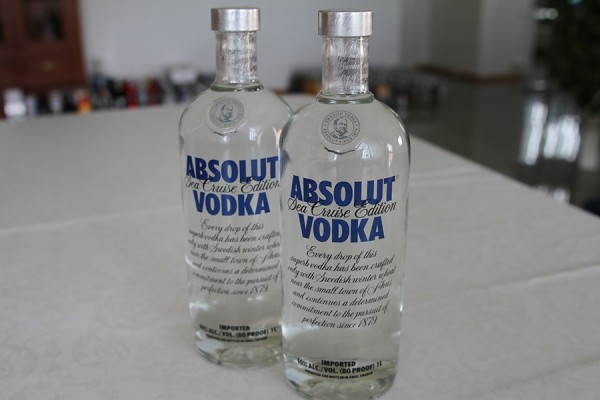 Absolut Vodka Angle - 1024x1024 Wallpaper - teahub.io