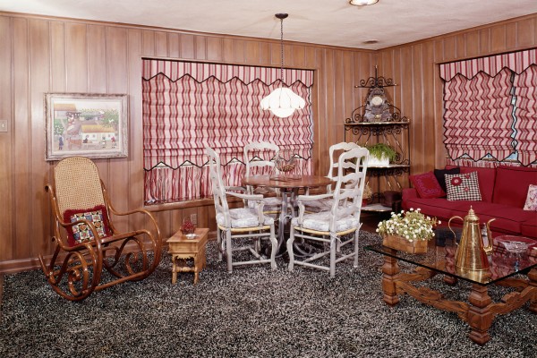 Tacky Living Room Decor - 2000x1333 Wallpaper - teahub.io