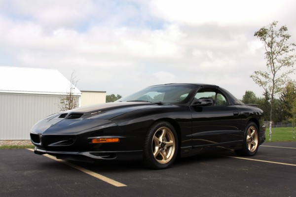 Pontiac Wallpaper - Trans Am With Gold Wheels - 3888x2592 Wallpaper ...