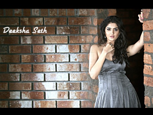 Diksha Name Wallpaper - Full Hd Deeksha Seth Hd - 1920x1440 Wallpaper ...