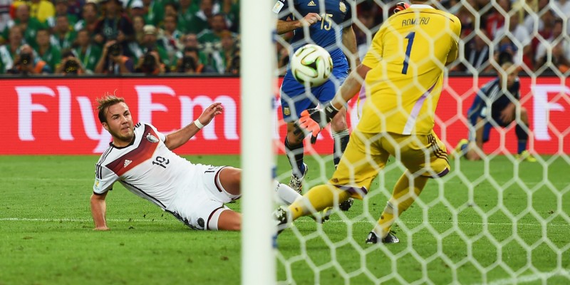 Mario Gotze Wallpapers Hd - Kick Up A Soccer Ball - 3000x1700 Wallpaper ...