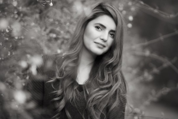 Momina Mustehsan Wallpaper Hd - 1080x718 Wallpaper - teahub.io