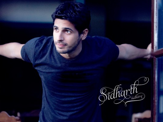 Sidharth Malhotra As Pvc Captain Vikram Batra In `shershaah` - Sher ...