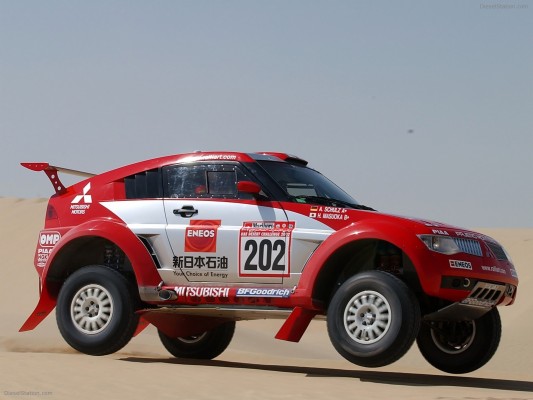Mitsubishi Pajero Shogun Montero 1600x1200 Wallpaper Teahub Io