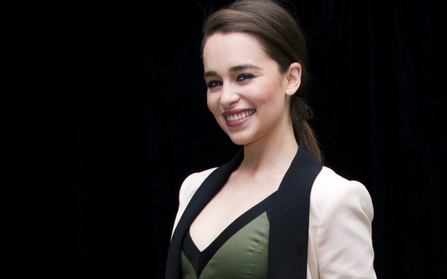 Emilia Clarke Smile Wallpaper - Smile Emilia Clarke Wallpaper Hd ...
