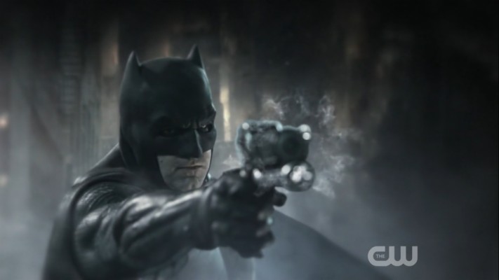 Batman Using Guns Batman V Superman - 1366x768 Wallpaper - teahub.io