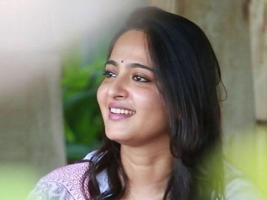 Anushka Shetty Smile Face - 1024x768 Wallpaper - teahub.io