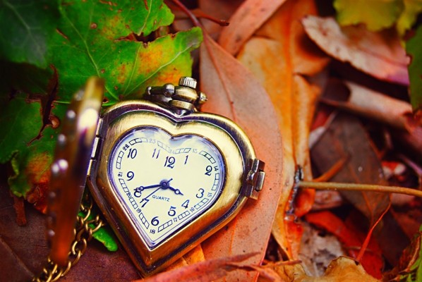 Clock, Heart, And Wallpaper Image - Chain - 720x1280 Wallpaper - teahub.io