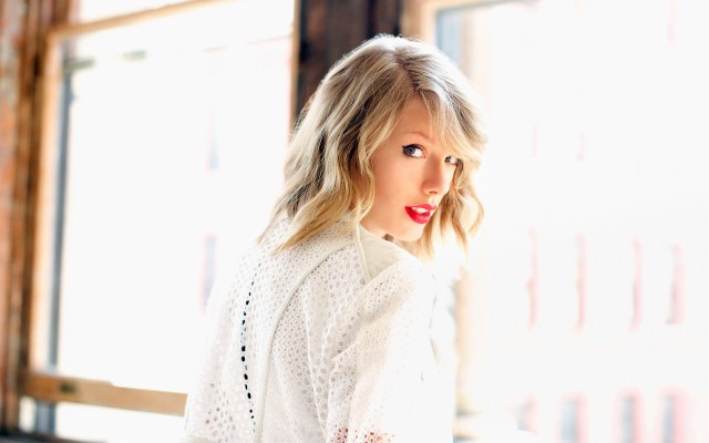 Taylor Swift Mouth Feet - 2459x1943 Wallpaper - teahub.io