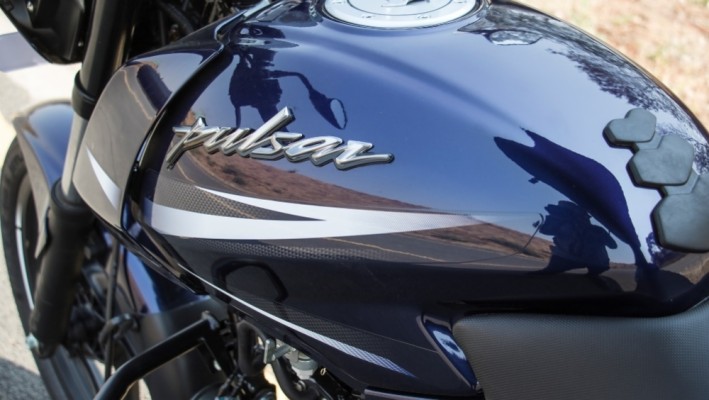 Pulsar 180 Tank Sticker - 1000x564 Wallpaper - teahub.io