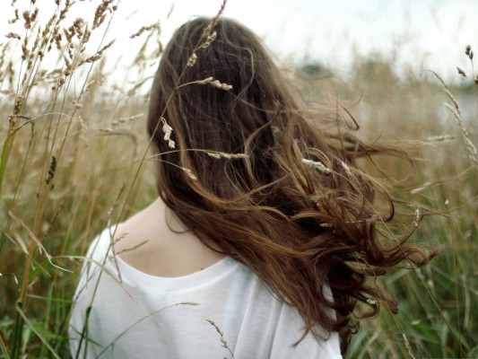 Click To Free Download The Wallpaper Beautiful Girl - Woman Turning Her ...