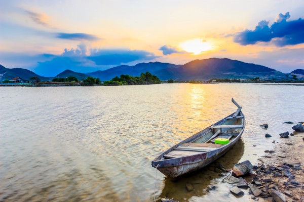 Boat And River Sea - 2048x1365 Wallpaper - teahub.io