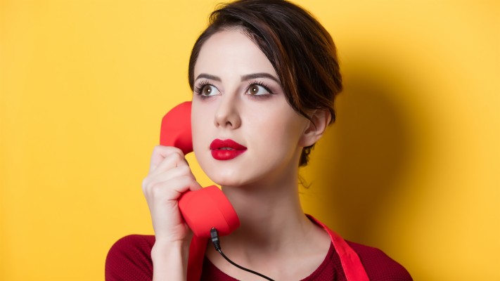 Telephone Girl - 5120x2880 Wallpaper - teahub.io